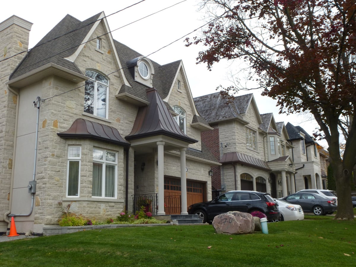 Mixed modern houses – neo-eclectic architecture - Northview Canada Inc